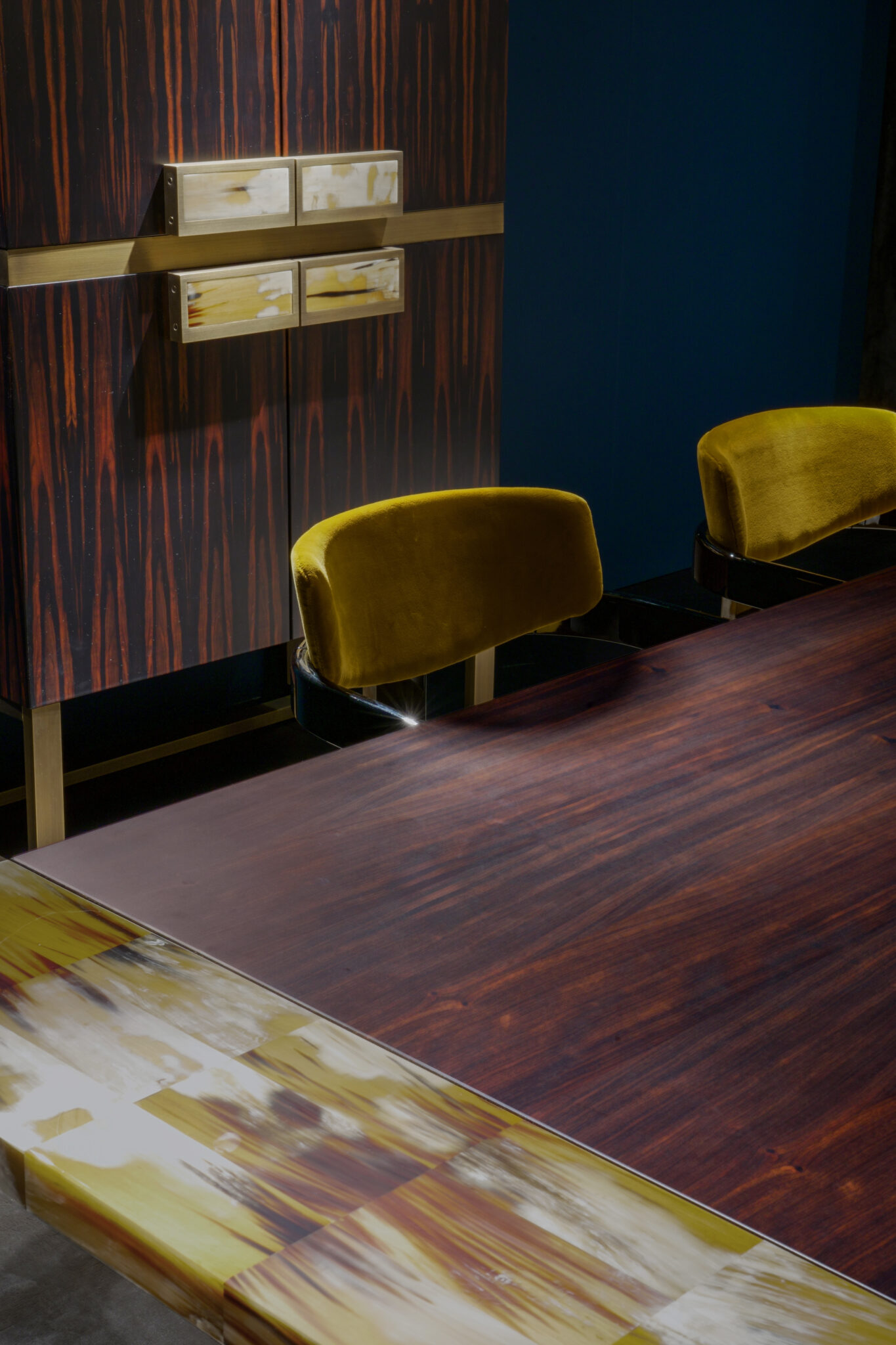 TECLA Dining Table - Contemporary Elegance | Arcahorn