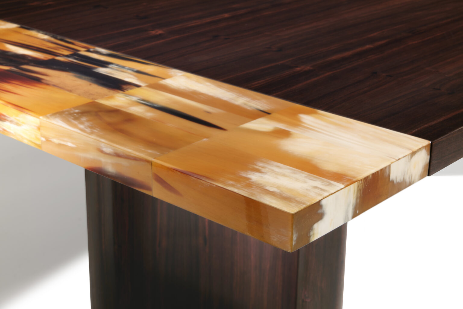 TECLA Dining Table - Contemporary Elegance | Arcahorn